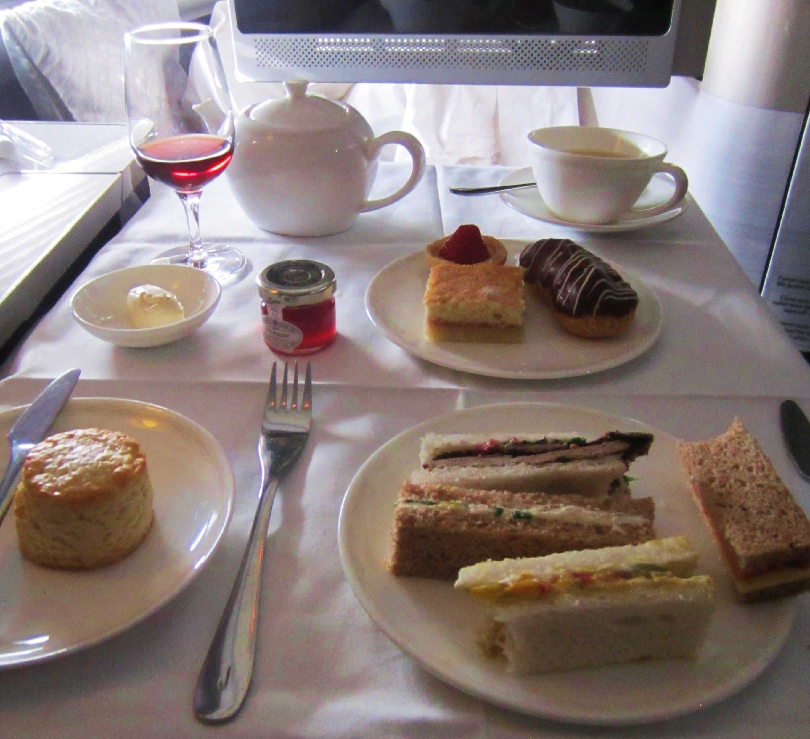Which International First Class is Best: Cathay Pacific, Qatar, or ...
