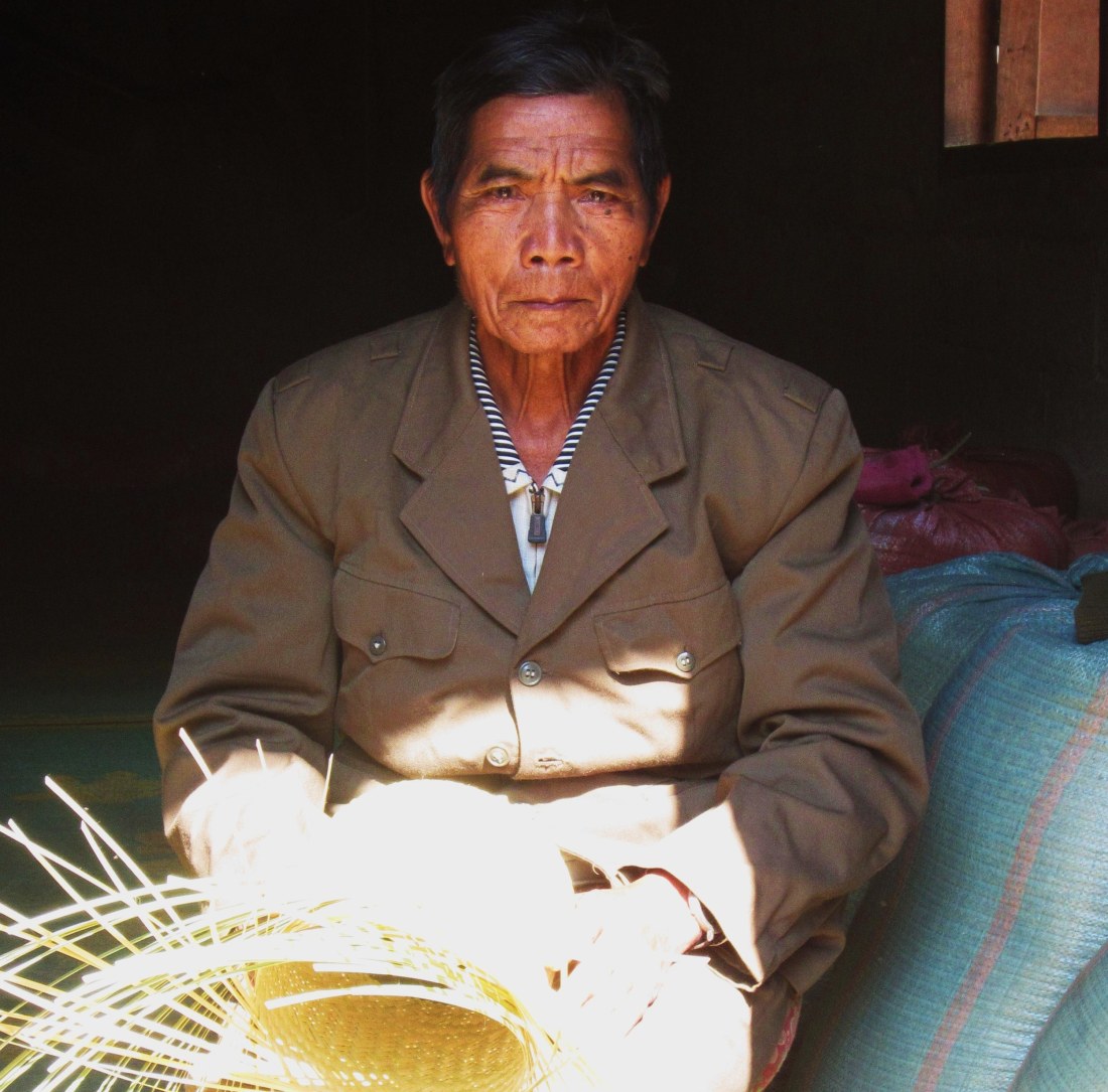 Visiting Laos – Paul Sees the World